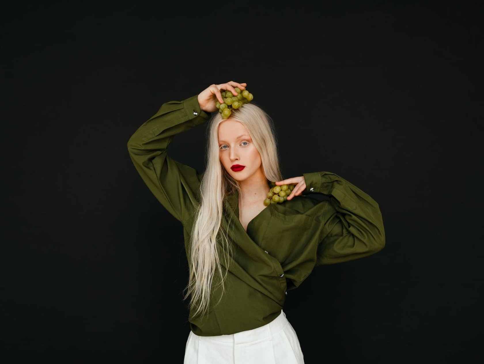 Professional Headshot Poses: Find Your Best Angle | Aperty Blog