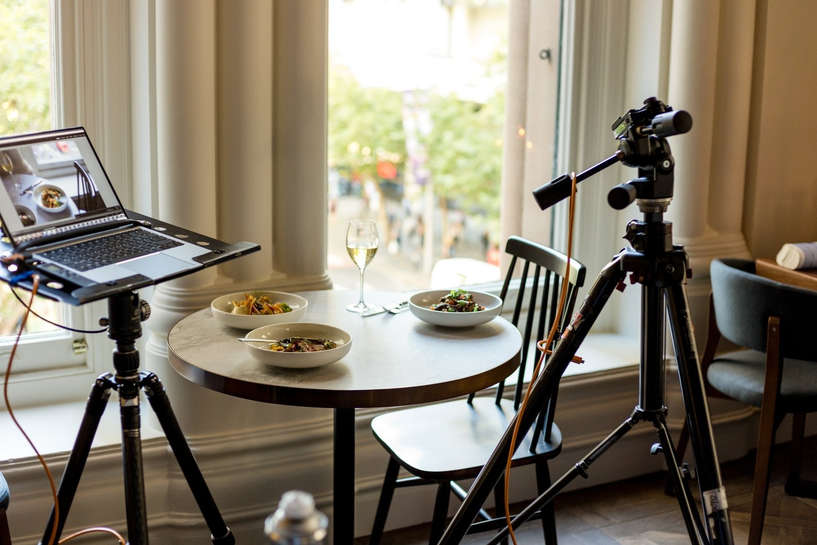 How To Use a Tripod For a Photography: A Simple Guid | Skylum Blog