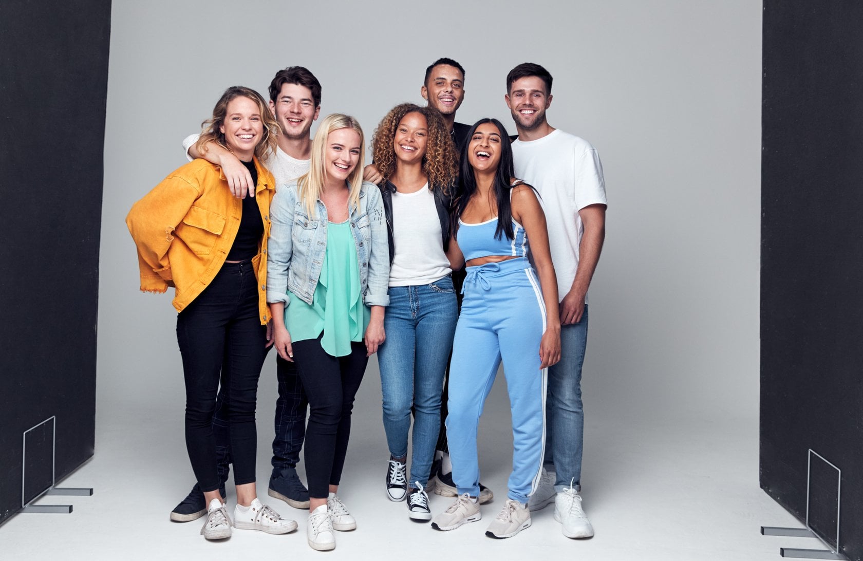 How To Take Group Photos: Tips & Tricks | Skylum Blog