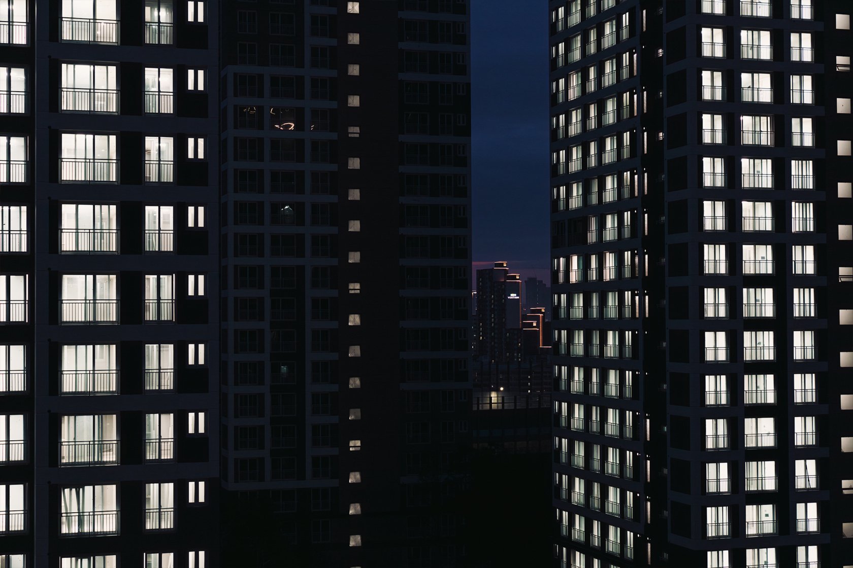 What Is Blue Hour In Photography: Beyond Sunrise & Sunset | Skylum Blog