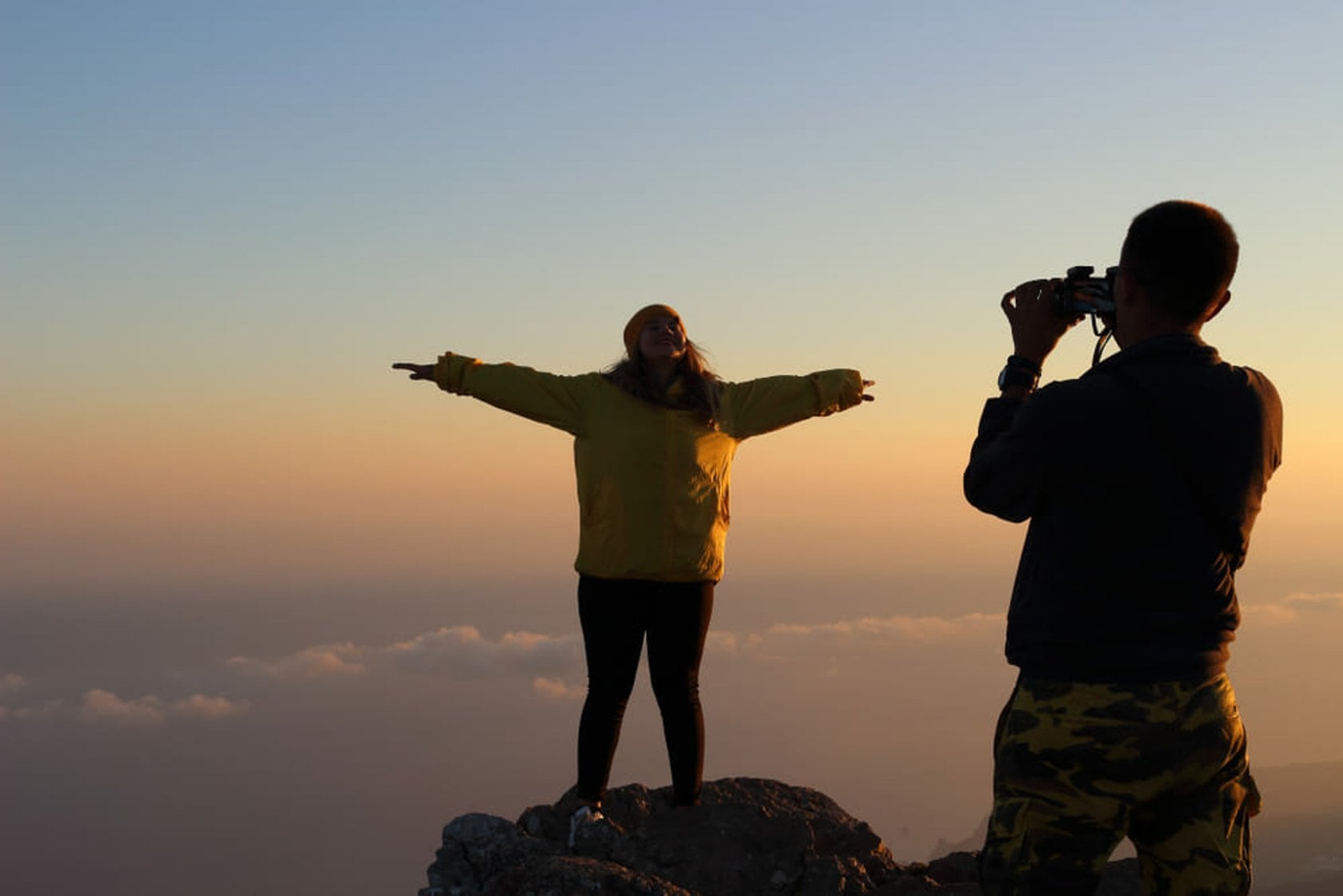 How To Take Sunset Portraits - Tips For Golden Hour | Skylum Blog