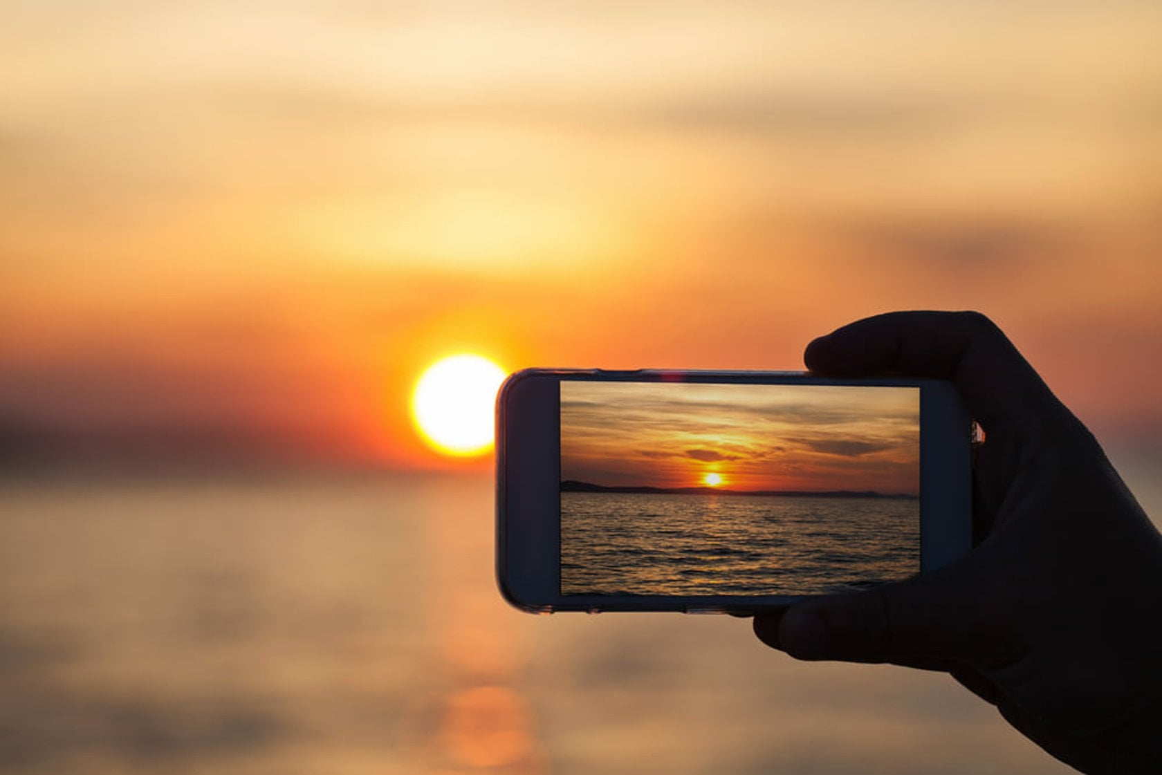How To Take Sunset Pictures With iPhone: Best Mode | Skylum How-to