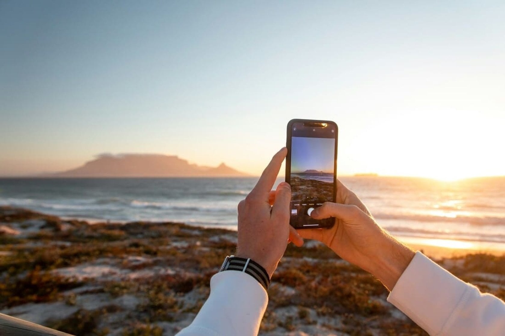 How To Take Sunset Pictures With iPhone: Best Mode | Skylum How-to