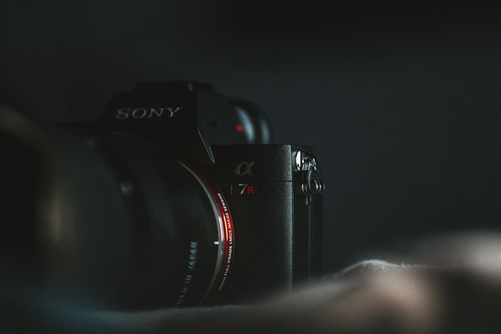 Top Sony Mirrorless Camera: Explore Features & Make Choice | Skylum Blog