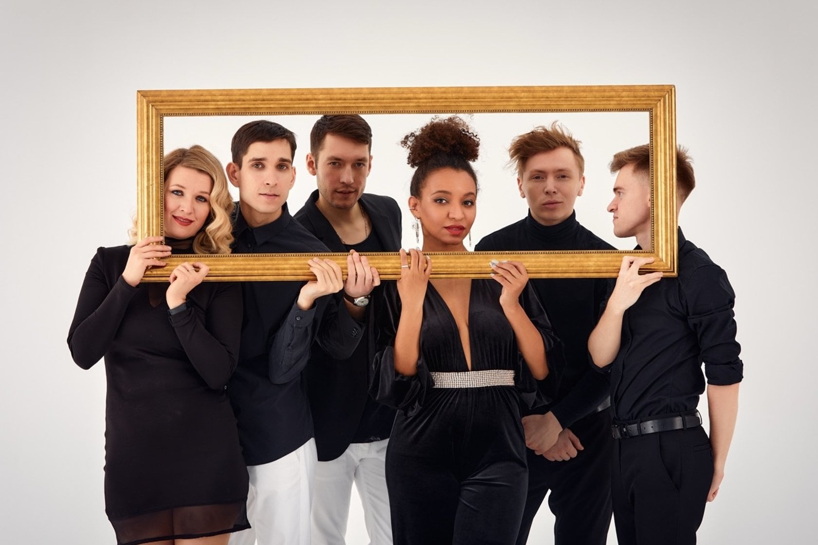 Group Picture Ideas: Easy Ways To Get The Best Shot | Skylum Blog