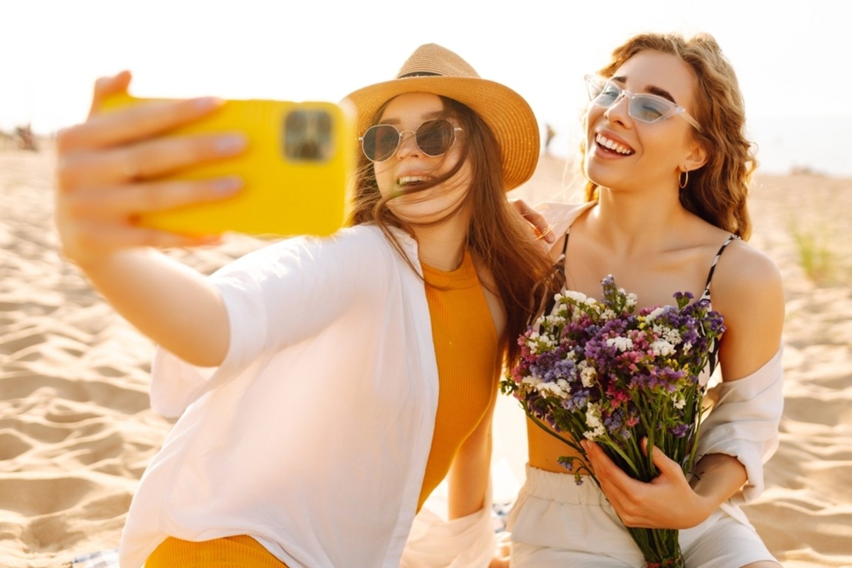 Best Friend Poses for 2: 15 Posing Tips for Memorable Photos