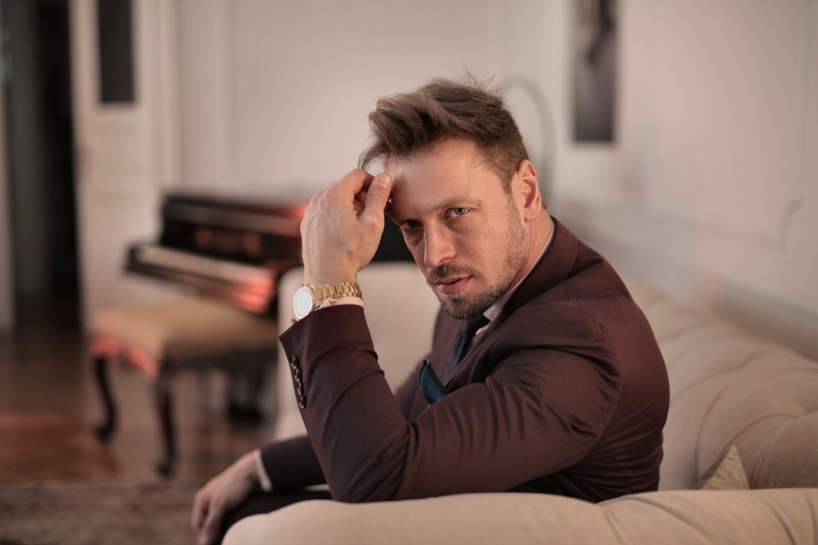 Best Poses For Men: Tips For A Confident Look | Skylum Blog