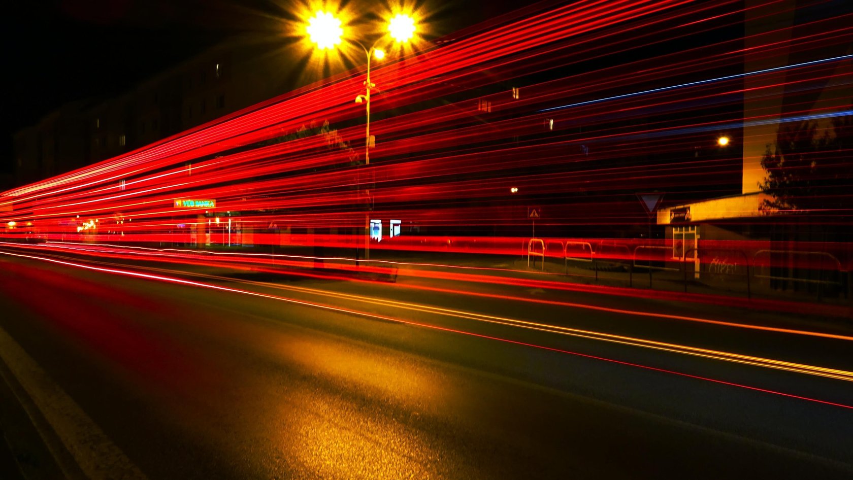 How to capture fantastic light trails: 8 tips which help you | Skylum Blog