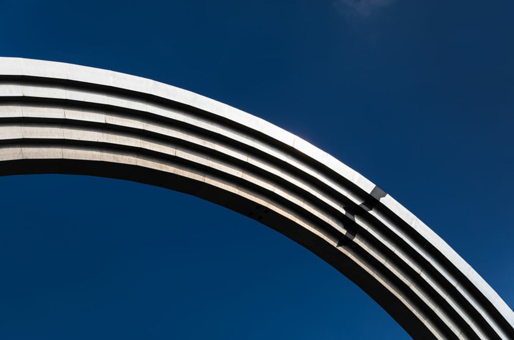 Curved Lines In Photography: Shape And Movement | Skylum Blog