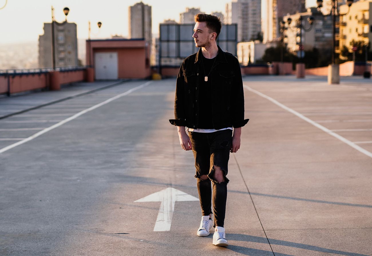 Manipulate light sources with Magic Light AI