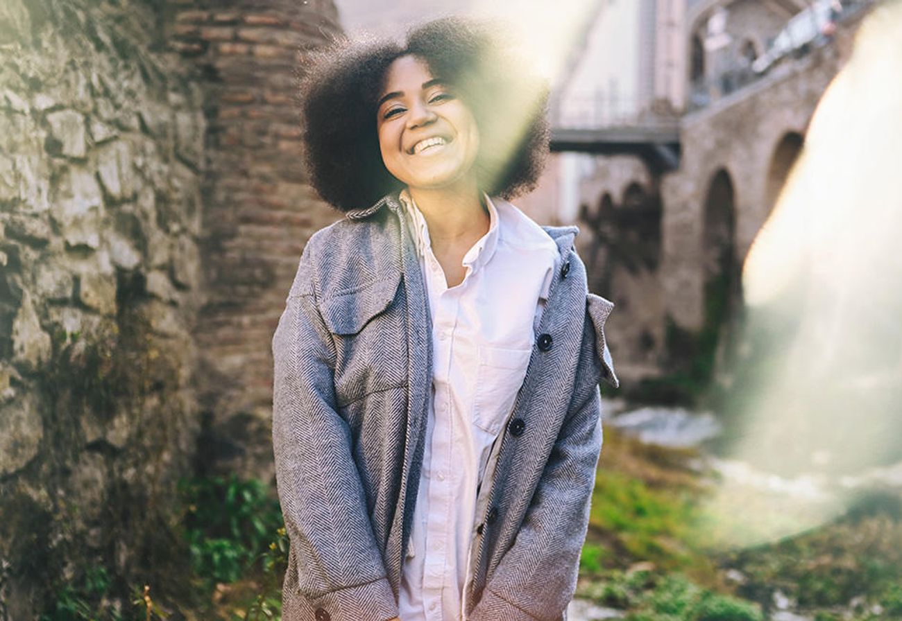 Picture Lighting Effects: Add Light Beams with AI | Skylum